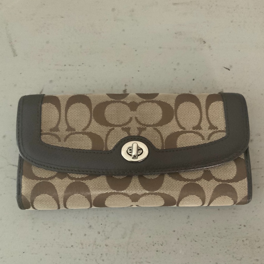 Coach Wallet: Large Tri Fold Wallet - Gem